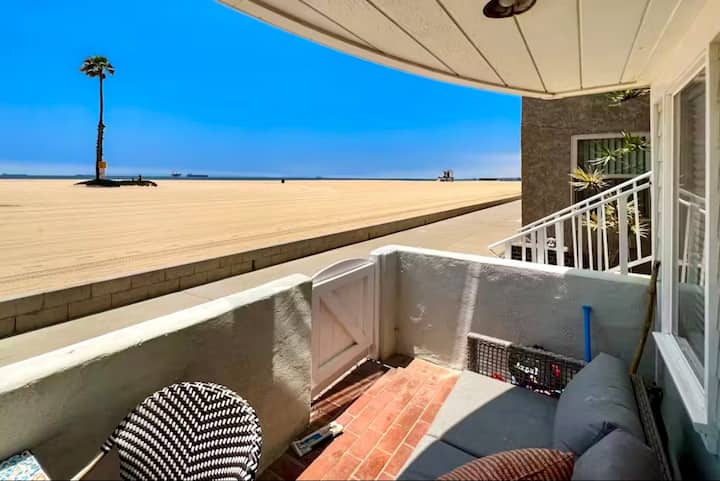 Oceanfront Unit In Seal Beach - Cypress, CA