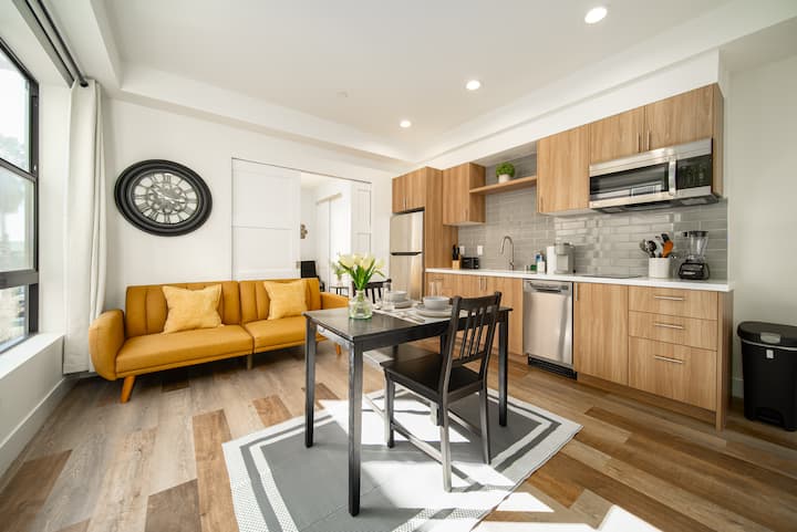Modern K-town Apartment | Free Parking + Elevator - Holmby Hills - Los Angeles