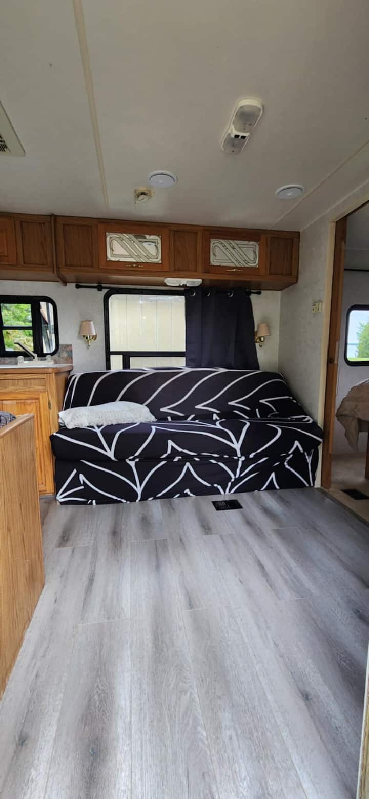 Sunrise Beach Camper - Fairport On 435' Of Lake Mi - Michigan
