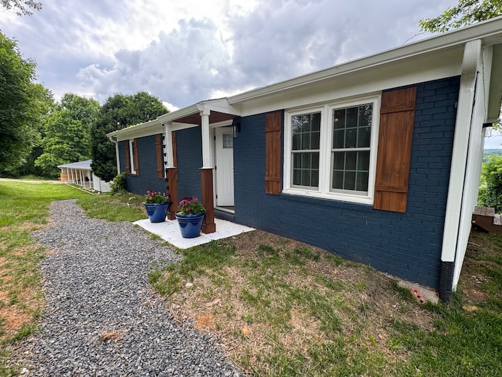 Clover Cottage - Galax, VA
