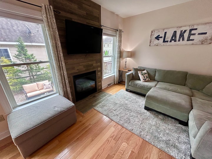 Lake Effect Retreat-walk To Beach, Shops, Dining - Bolton Landing, NY