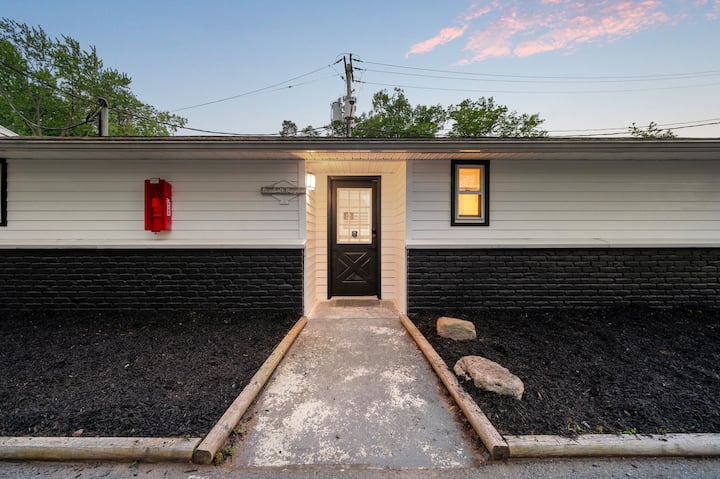 "Boardwalk Bungalow"-2 Beds, 1 Min Walk To Beach! - Sylvan Beach, NY