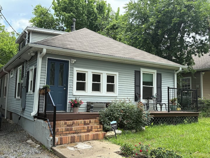 Cat's Cozy Cottage - McKinney, TX