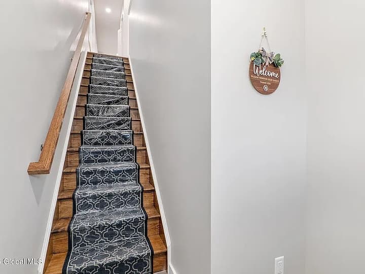 Modern 2br W/ Parking Near Union & Stockade - Schenectady, NY