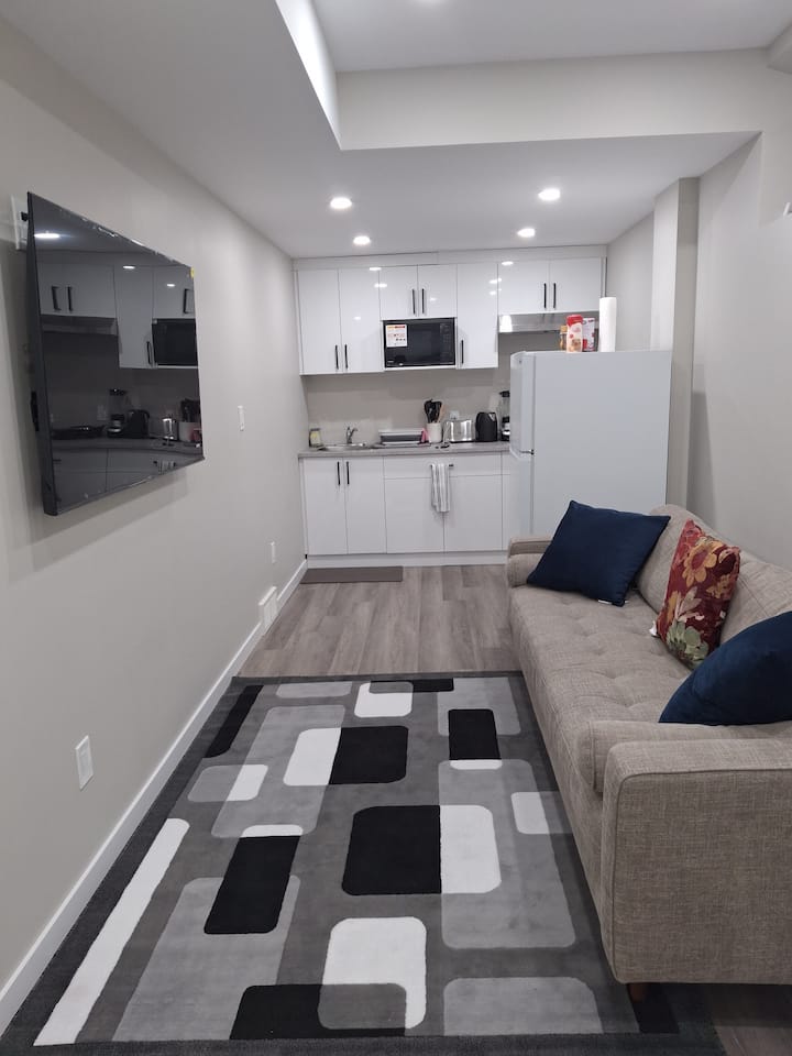 Oxnard Villa - Winnipeg