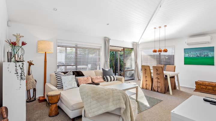 Charming Three Kings Home - Auckland