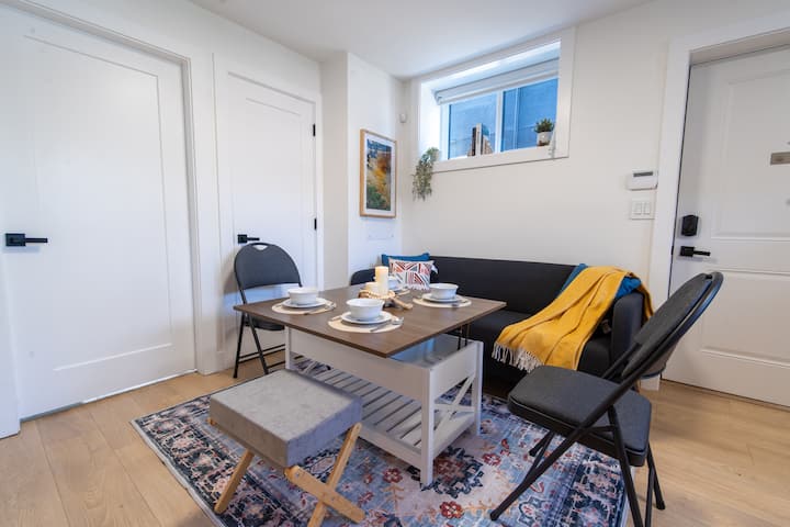 Cozy Modern Suite | Skytrain, 10 Mins To Downtown - Vancouver