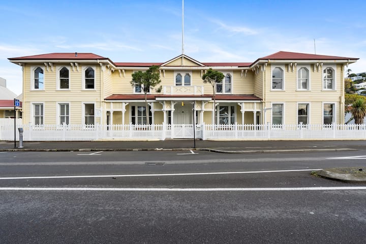 Historic Waterfront Apartment - Ashton House - Napier