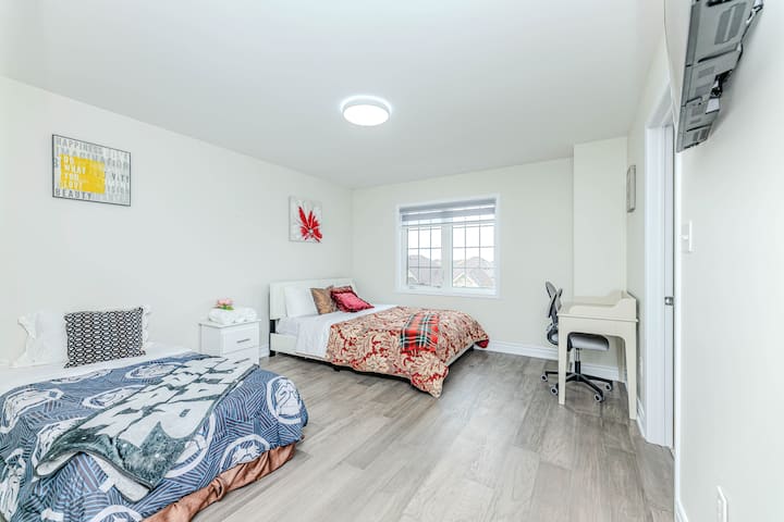 Luxury_1master2beds_1ajaxcasino_private Bathroom - Ajax