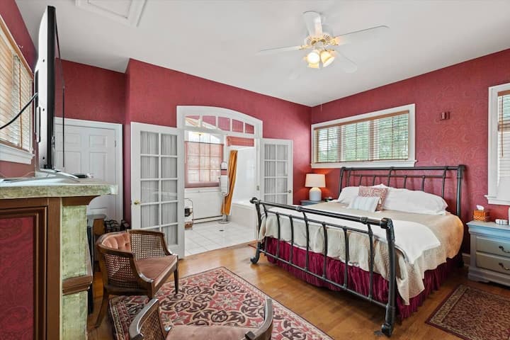 Prime Location Carriage House - Lancaster, PA