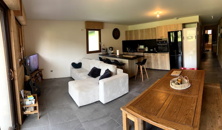 Grand Appartement Avec Belle Terrasse - Cordon