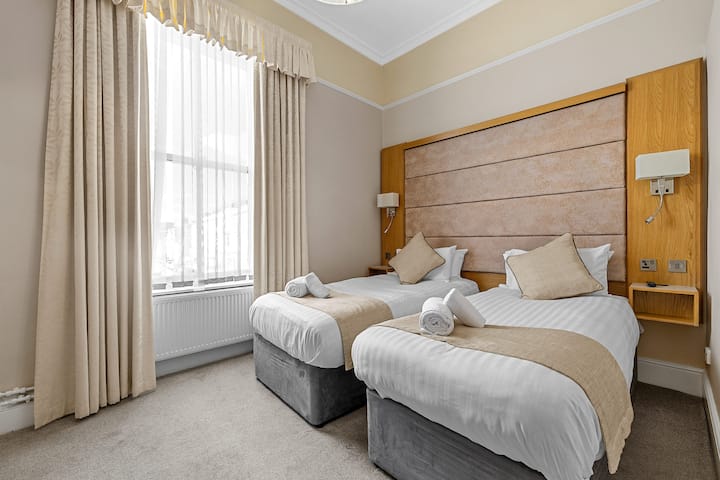 Twin Room In A 4-star Boutique Hotel - Plymouth