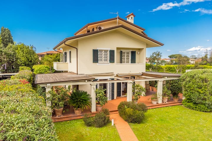 Villa Indipendente Con 5 Camere – Forte Dei Marmi - Forte dei Marmi