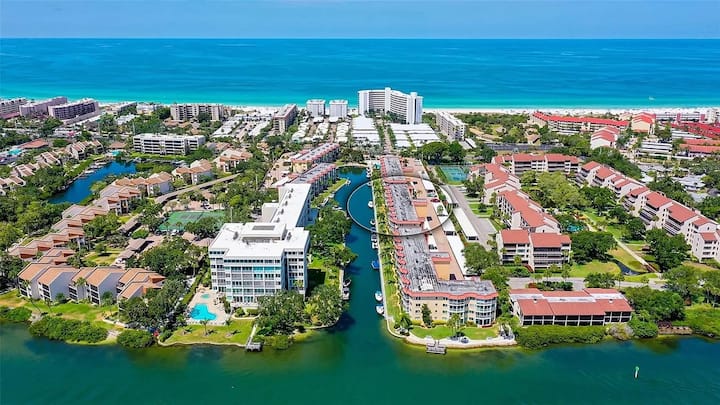 5 Min Walk To Best Beach In America! - Siesta Key, FL