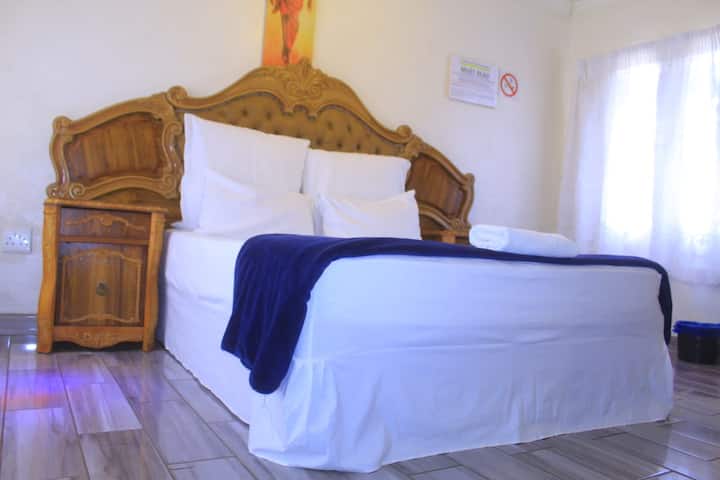 Hosthub Guest House - Rustenburg