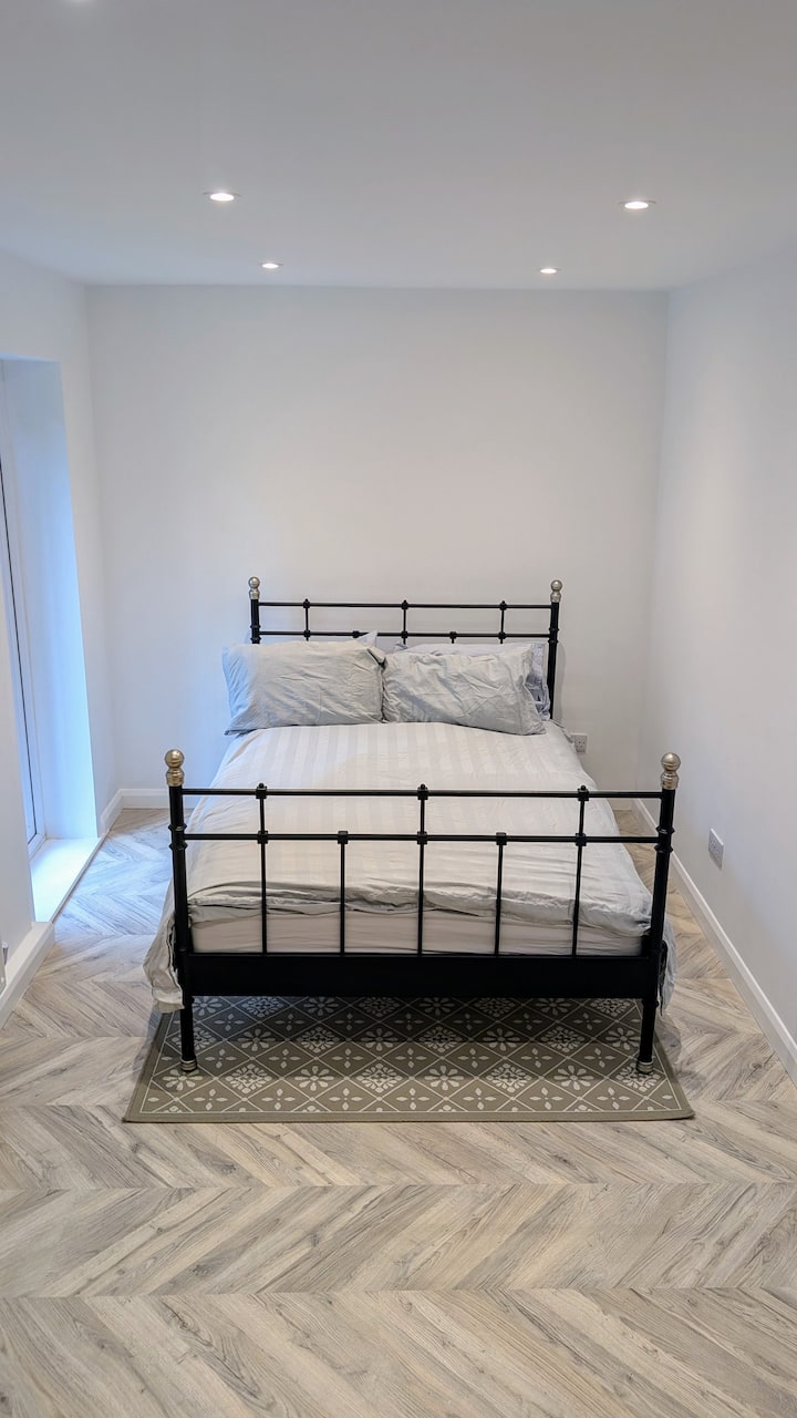 Apartment In Surrey - Redhill