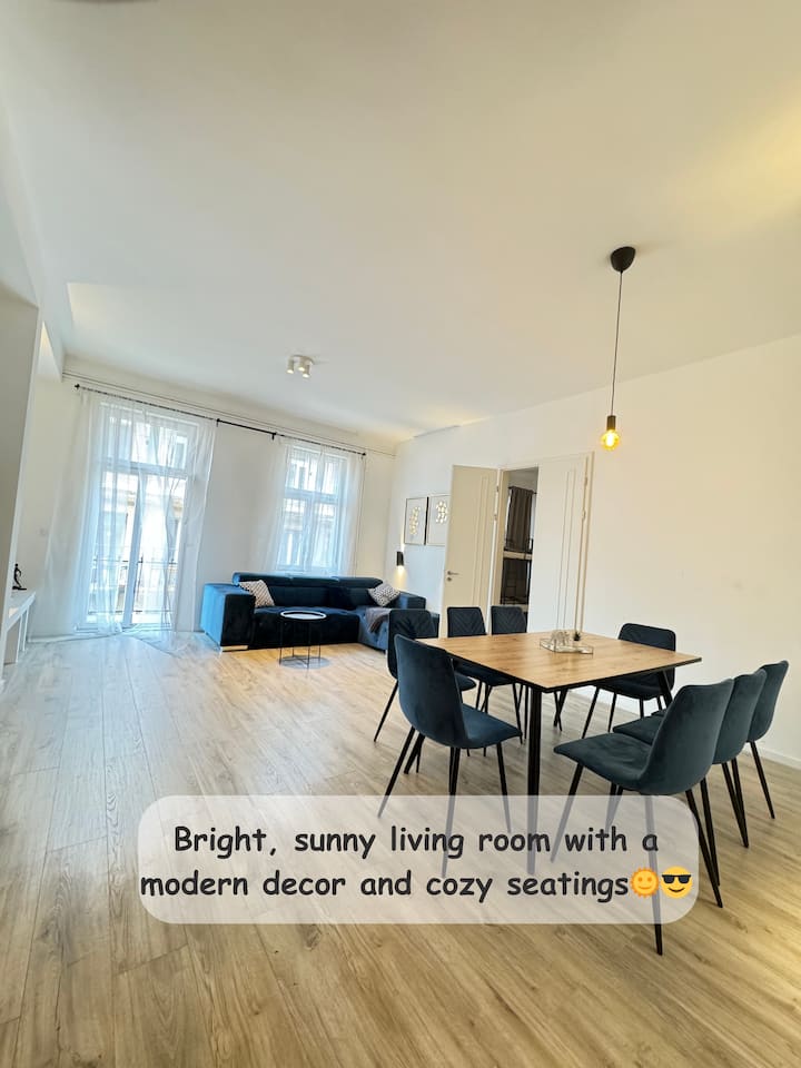 Newley Vogue In Center - Budapest