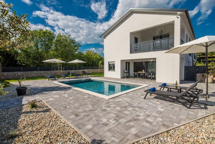 Villa Lana – Heated Pool & Stylish Island Stay - Vrbnik