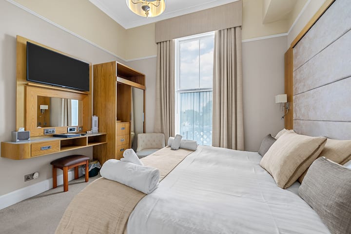Superking Room In A 4-star Boutique Hotel - Plymouth