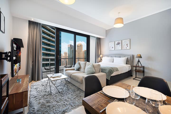 High-floor Marina View Balcony Apt With Pool & Gym - Dubai