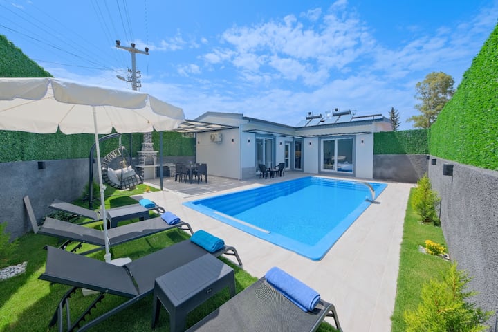 Fethiye Merkez'de Muhafazakar Villa - Фетхие