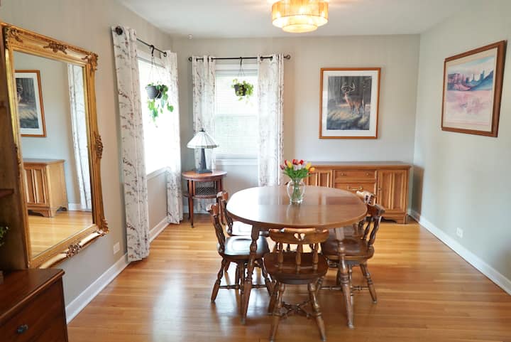 Suburban Charm 3 Bed Home In West Wilmette - Wilmette, IL