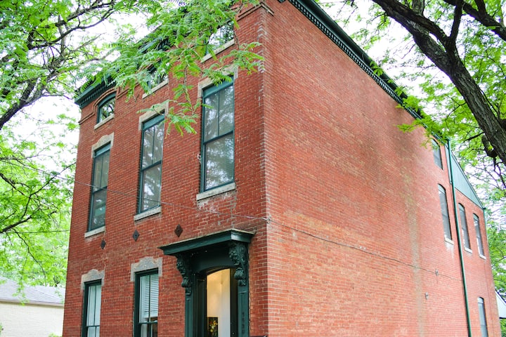 Claude's Key Club Butchertown And Salon/spa - Louisville, KY