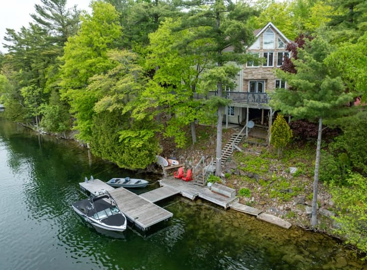 Stunning Knowlton Lake Waterfront Oasis - Kingston