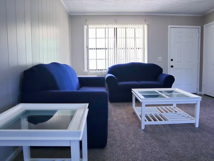 Clean, Cozy & Convenient Stay - Ozark, MO