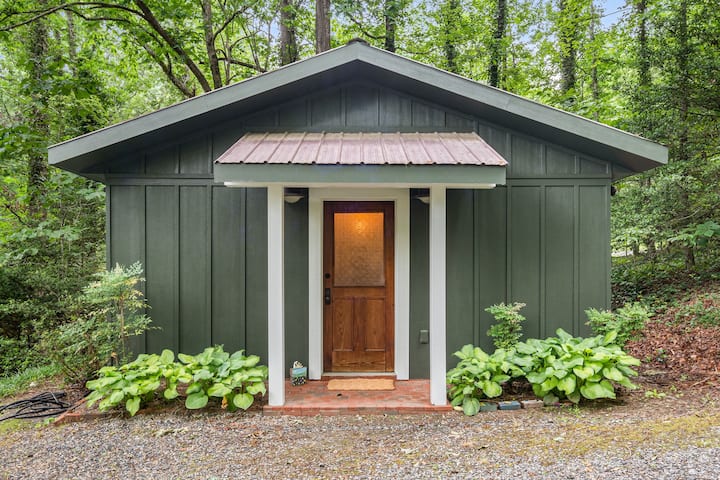 Resilience Road Cottage: Walk Downtown/near Hiking - Saluda, NC