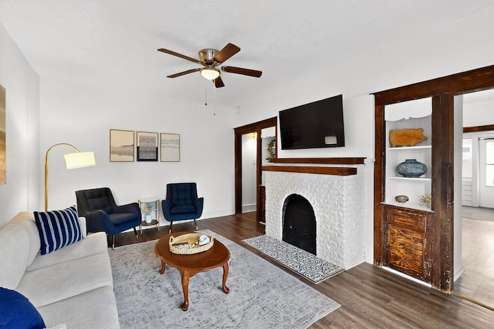 Lovely Historic 2bd/1ba Home Across From Park, Ac - Albuquerque, NM