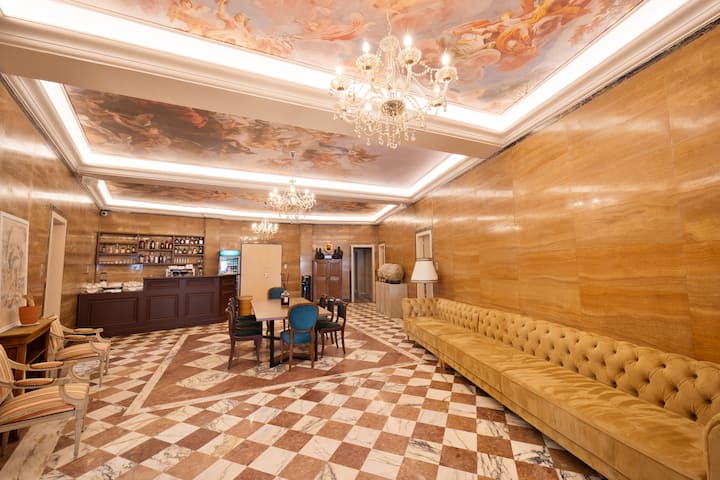 2115 Boutique Hostel - Durrës