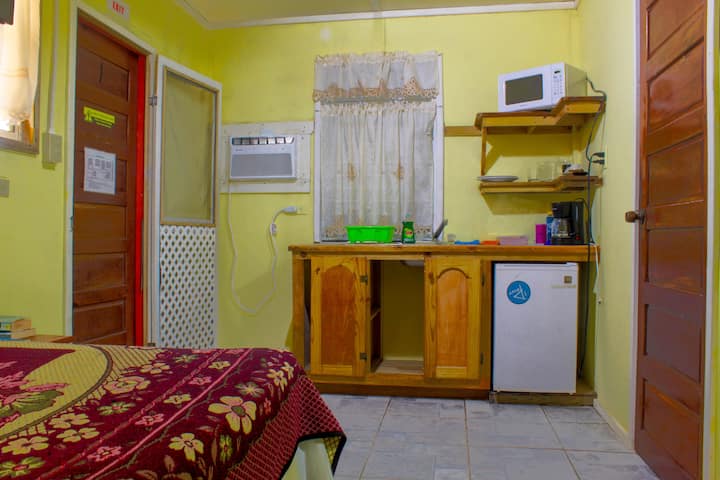 Julia's Cabanas: Room #1 - Placencia