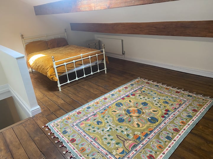 Stylish Todmorden Retreat - Hebden Bridge