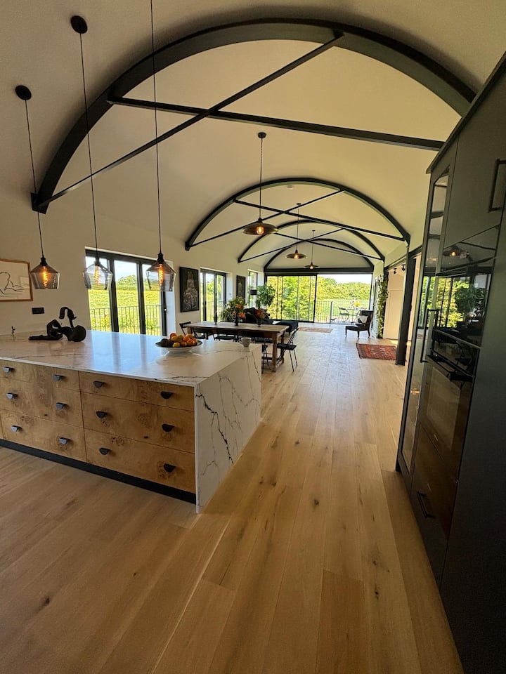 Stunning New Build Dutch Barn - Shepton Mallet