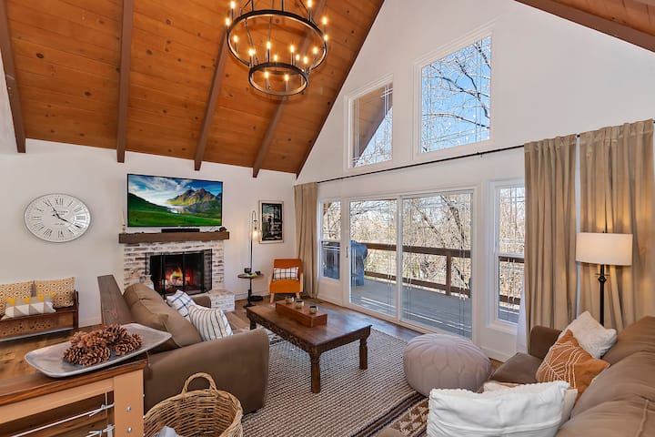 Northstar Winter Getaway | Fireplace, Pet Friendly - Lake Arrowhead, CA