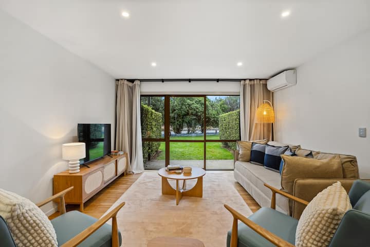 Latitude 44 | Two Bedroom Mountain View Apartment - Wanaka