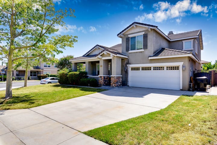 Cozy Big House In Montclair - Upland, CA