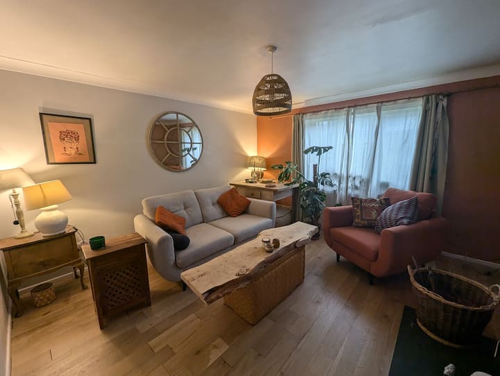 Dog Friendly House + Log Burner - 클리브던