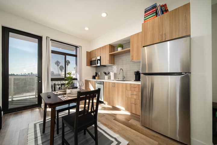 K-town Vibes | Central Apt W/ Parking & Elevator - Beverly Hills, CA