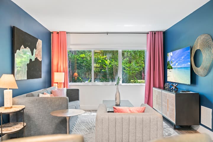 Oceanfront Boca Oasis | Beach Gear | Pool &Jacuzzi - Highland Beach, FL