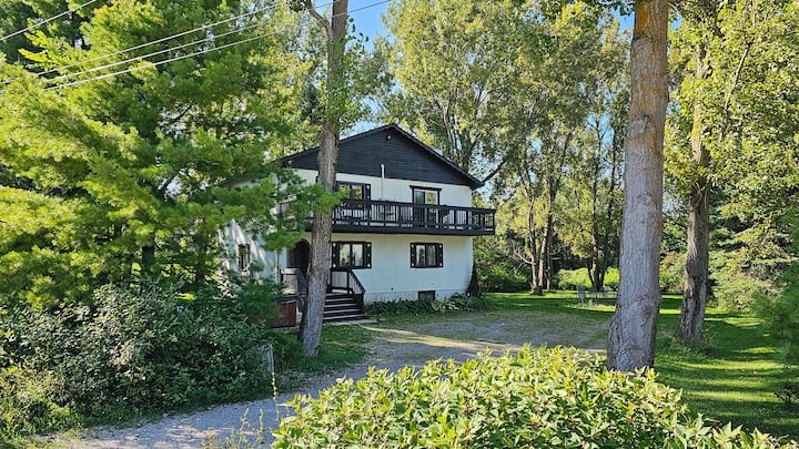 Swiss Style Chalet 6br 2wr For14 - Thornbury