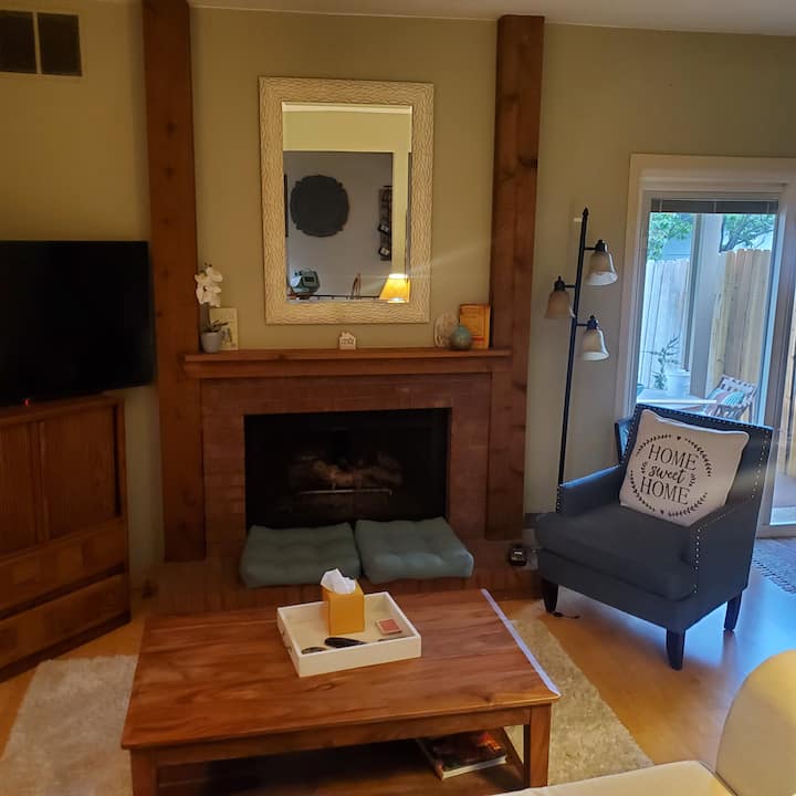 Charming Townhouse-walkable To River & Restaurants - Boise, ID