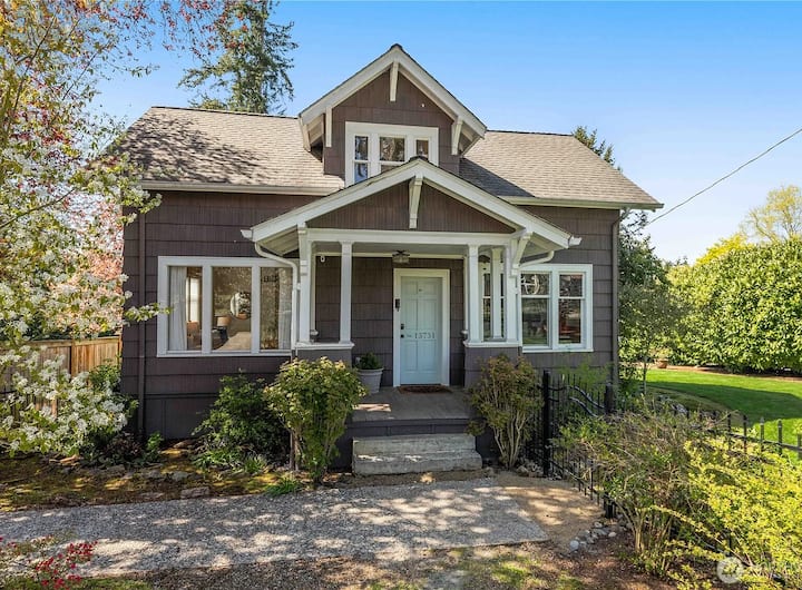 Farmhouse Retreat 3 Bd 2 Ba Near Downtown Kirkland - Kirkland, WA