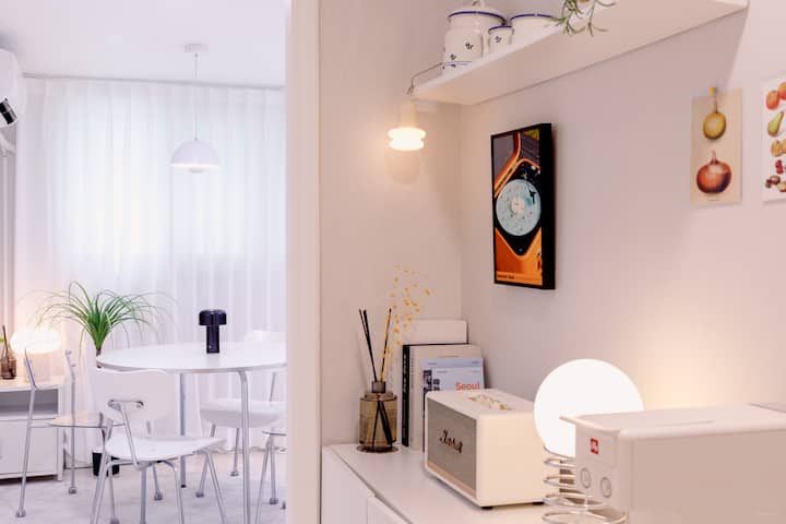 언주역4분| 강남 | 전용주차 | 2r2bㅣ호텔식 아늑한 숙소ㅣNetflix| 크리스마스 - Seúl