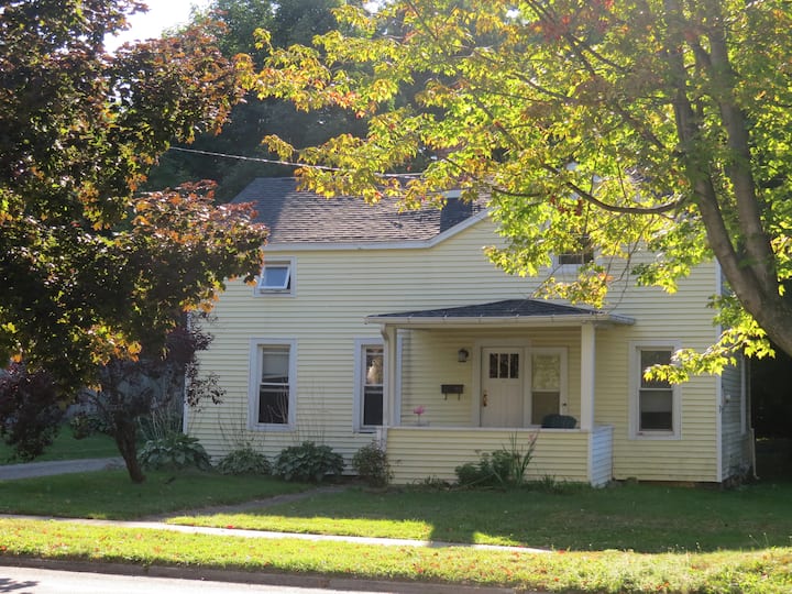 Summer Chill -5 Bed@ 172 Lambert - Fredonia, NY