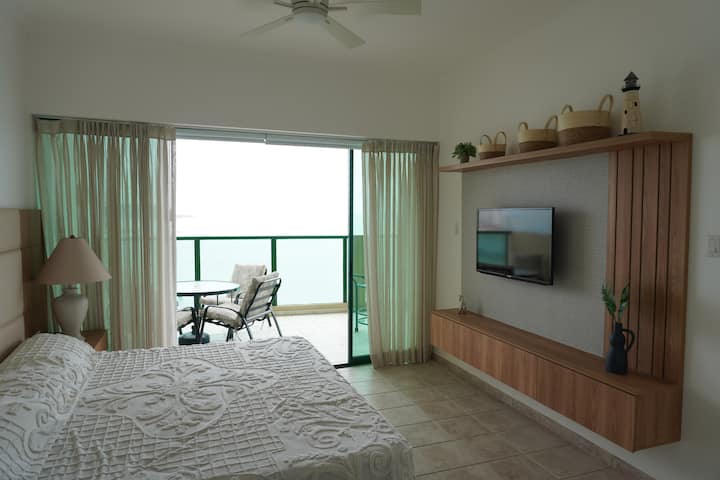 Beachfront Apt W View 2-8 Ppl Hotel Colon Salinas - Salinas