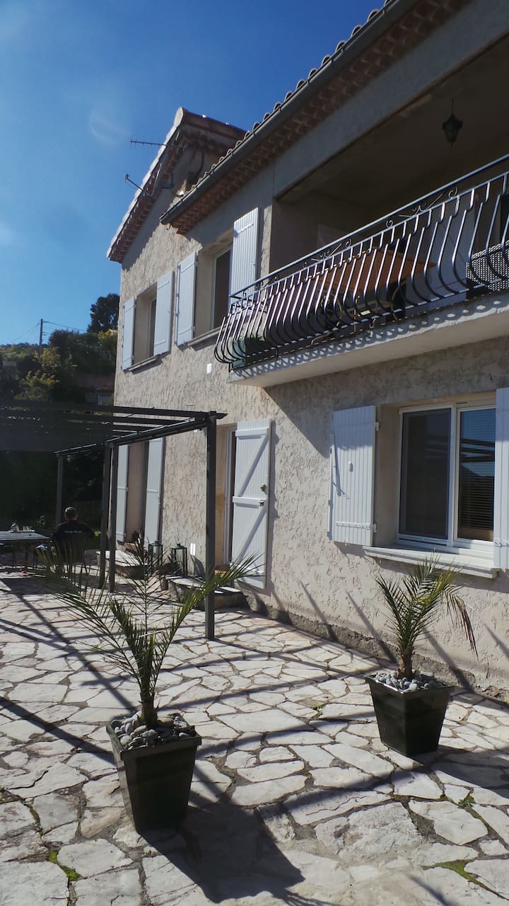 Havre De Paix
Vue Mer Jardin Parking
Chien Ok - Mandelieu-la-Napoule