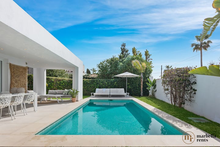 Beachfront Villa Casa Blanca | Ref. #31 - Marbella