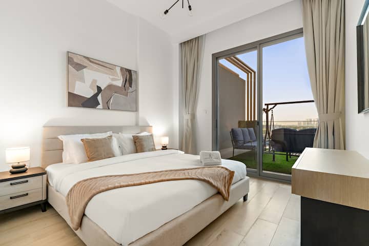 Stylish 2br |Balcony & Pool Near Jvc & Attractions - Dubai